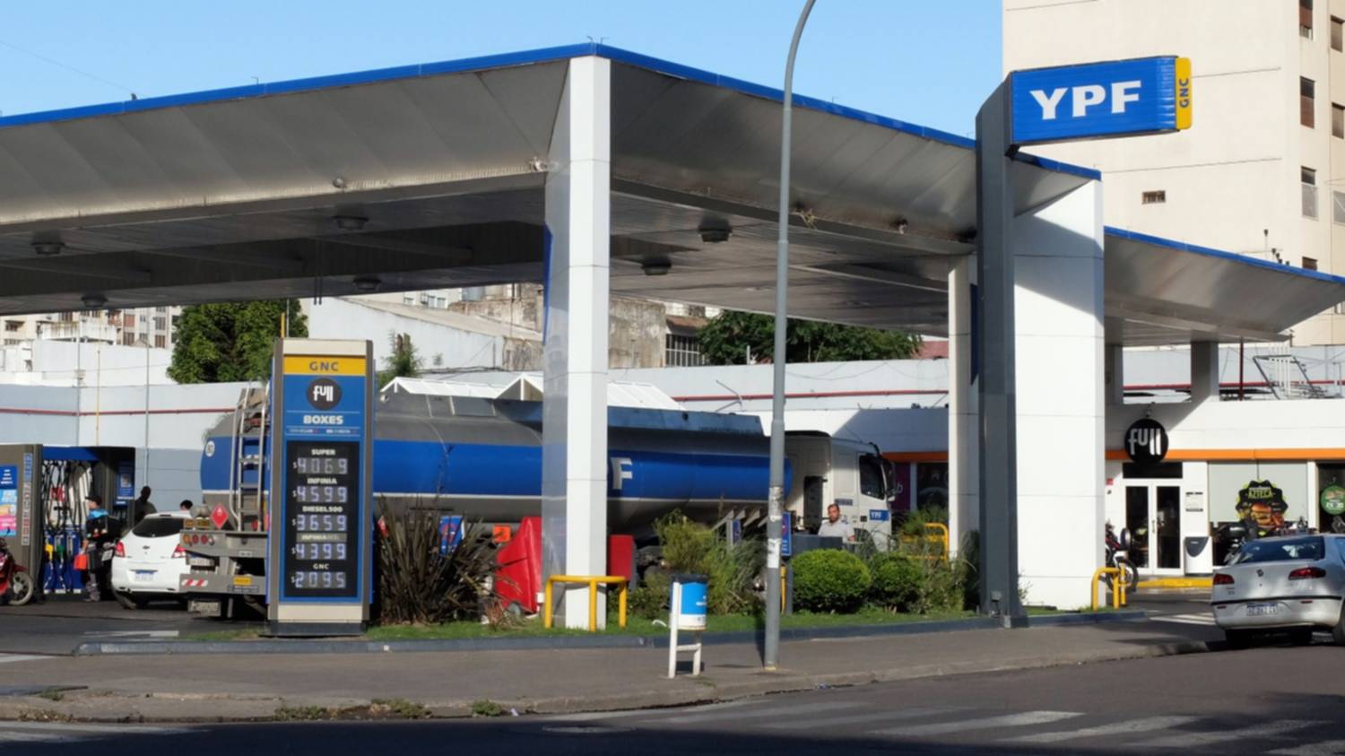 YPF aumenta 1,6 % los precios de sus combustibles