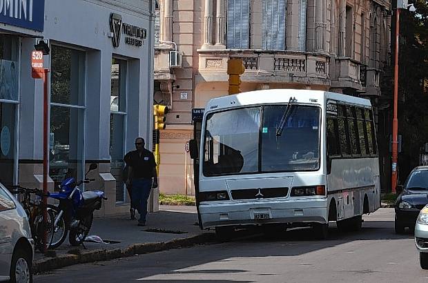 El titular de la línea 520 contestó con dureza a los Usuarios Testigos