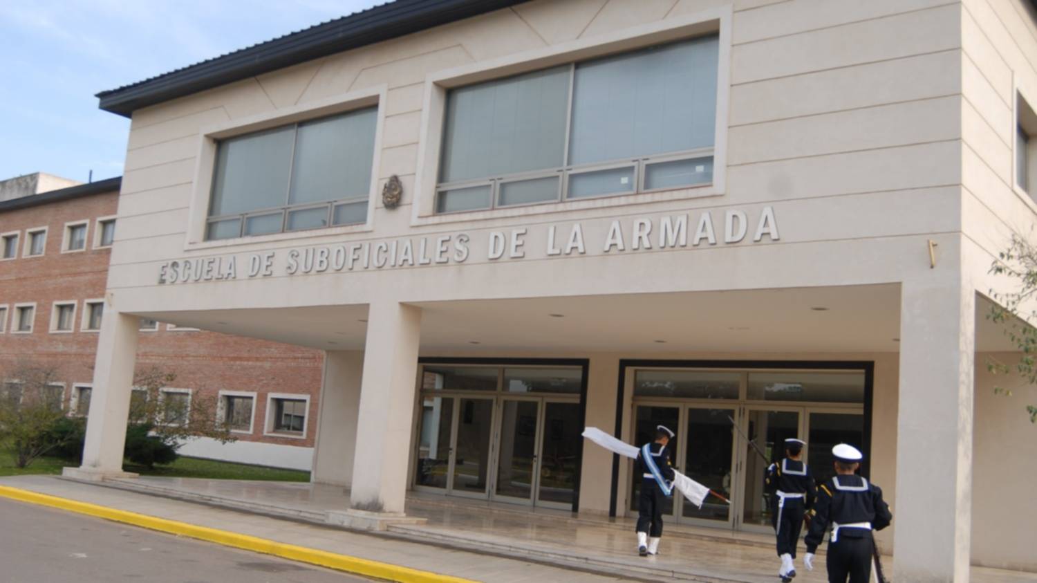 Visitas y ceremonia en la Escuela de Suboficiales de la Armada