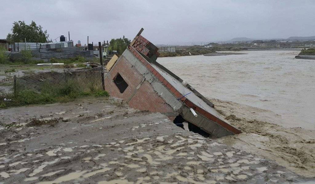 Hay 2 muertos y casi 100.000 afectados por el temporal en Comodoro Rivadavia