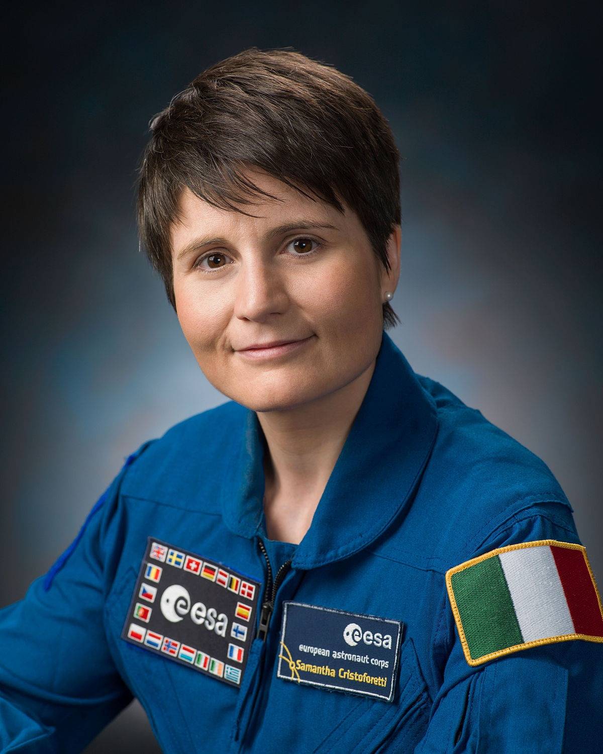 Una astronauta italiana será la primera mujer en asumir el mando de ...