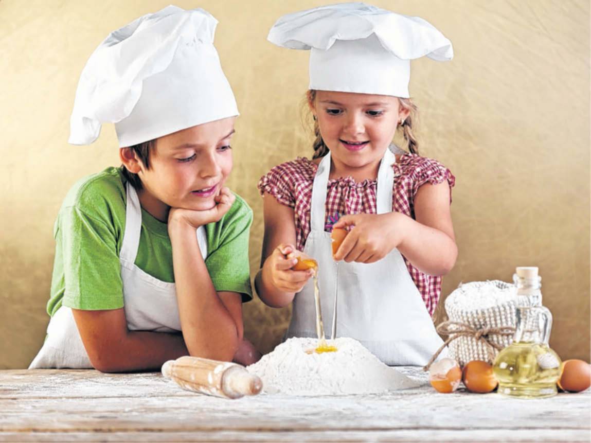 Dejemos a los niños meter las manos en la masa