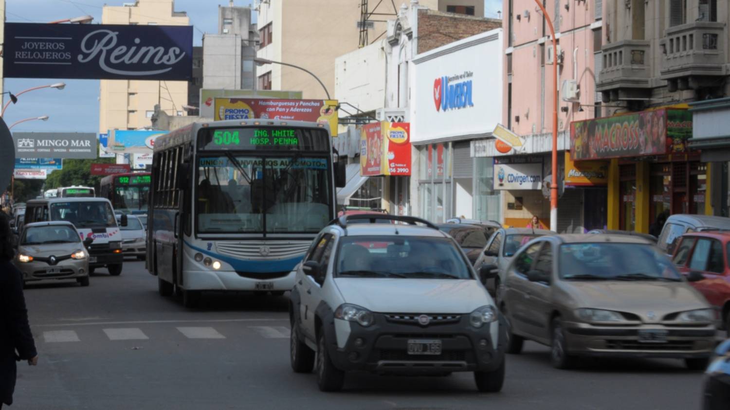 La línea de colectivo 504 cambia el recorrido por la rotura de un caño