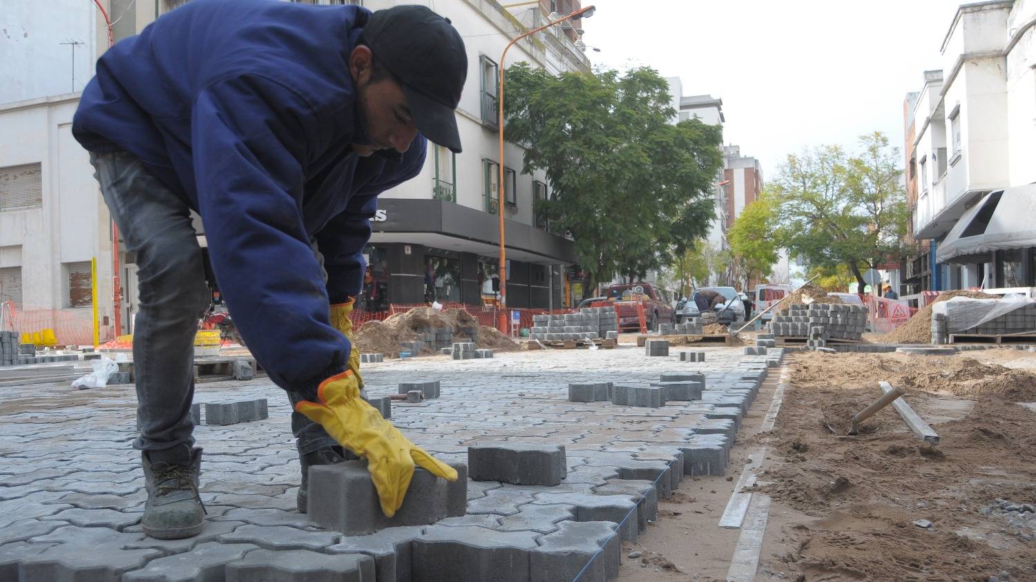 Llegó el pavimento articulado, ¿se termina en 15 días la semipeatonal?
