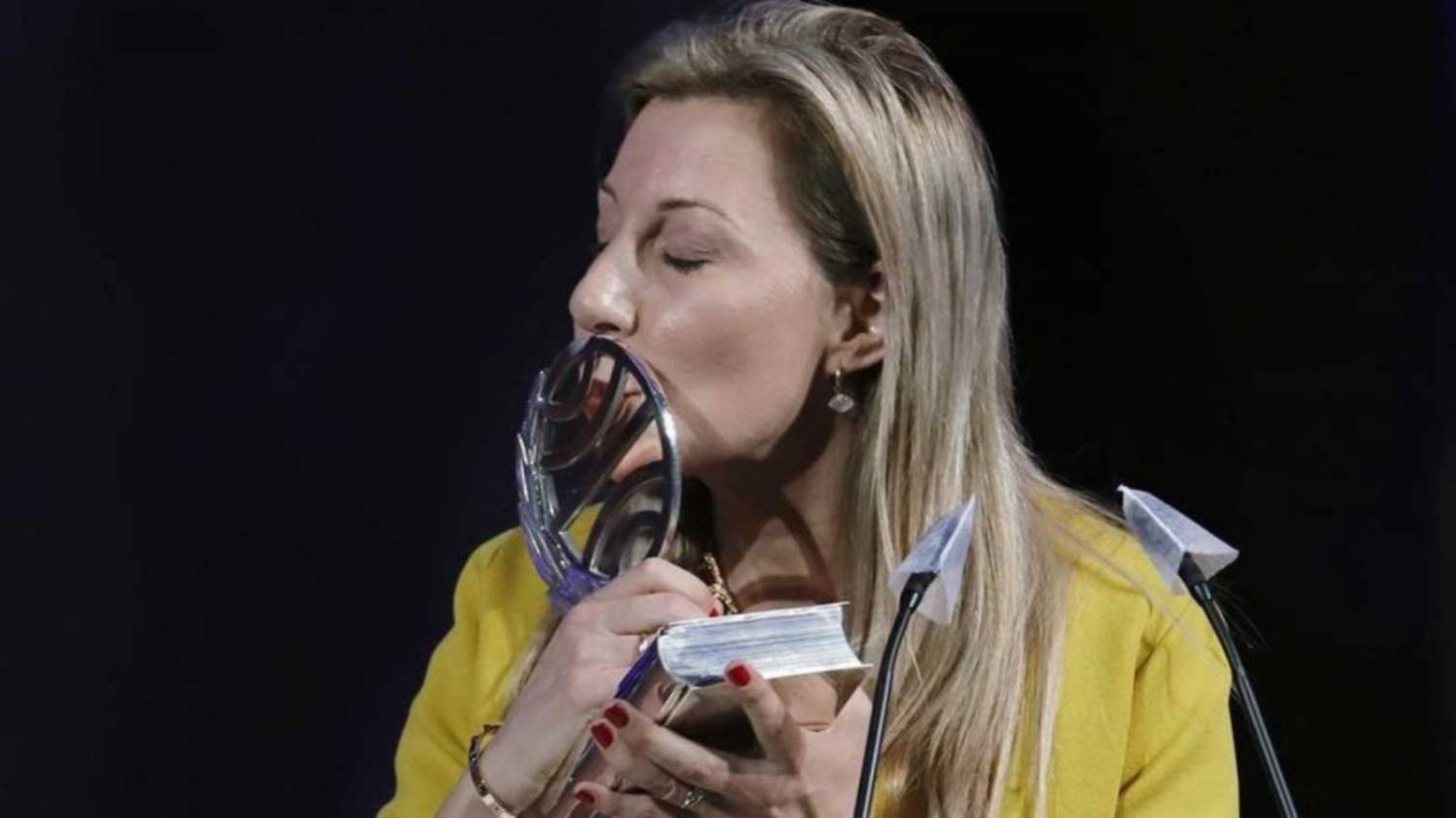 Eva García Sáenz de Urturi es la ganadora del Premio Planeta 2020 por ...