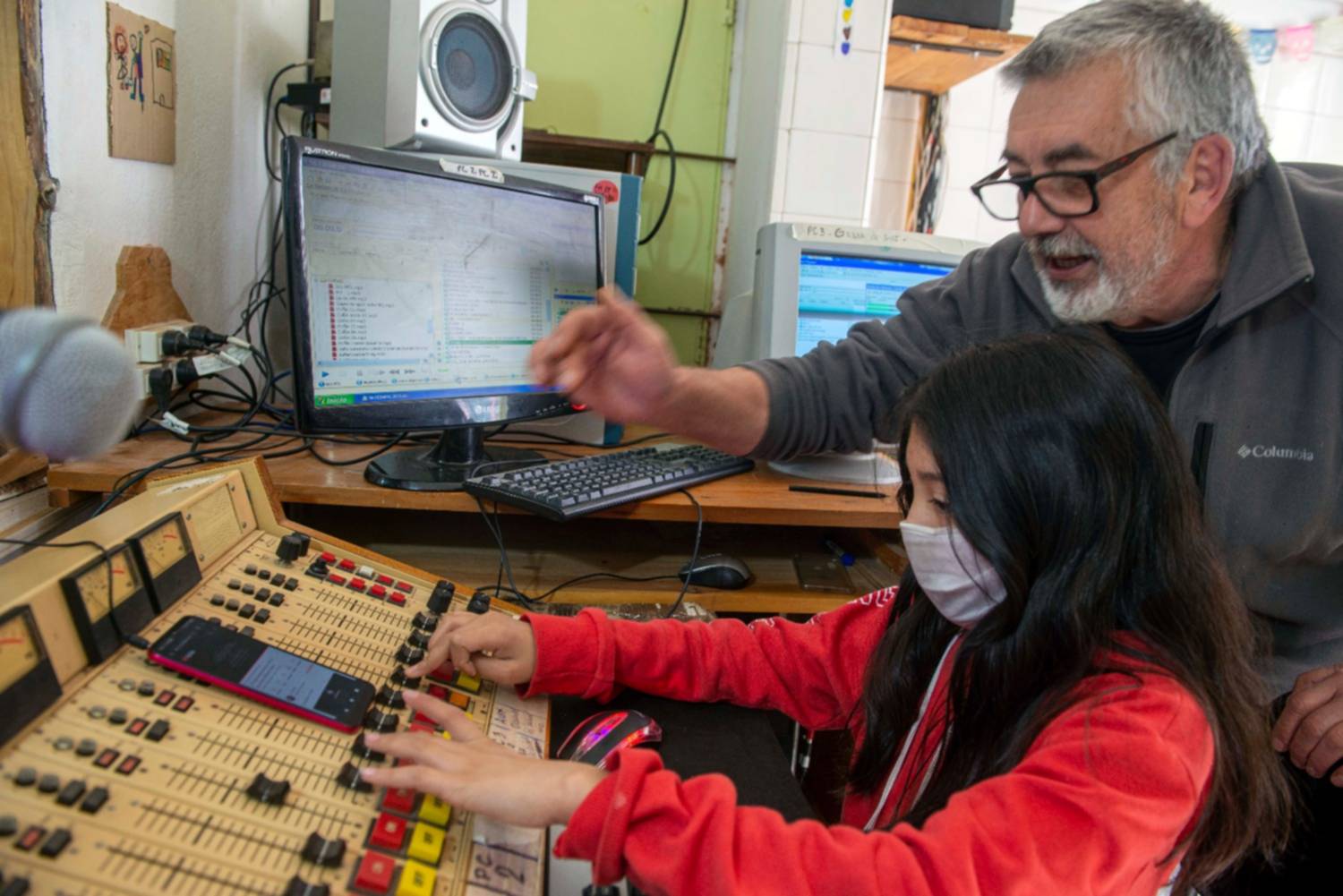 La voz de los estudiantes sale “al aire” en cientos de radios escolares ...