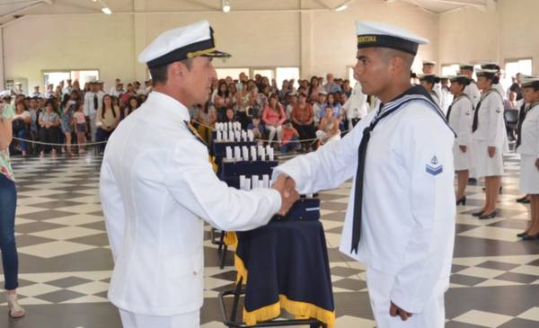 Ceremonias de egreso de cabos segundos y de oficiales de la Armada - La ...